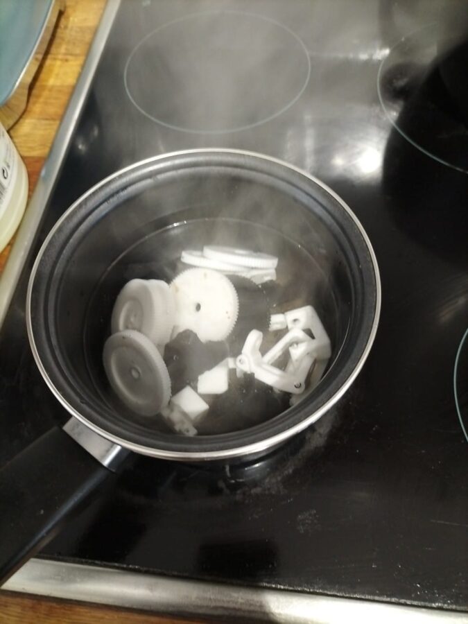 Parts annealing with boiling water